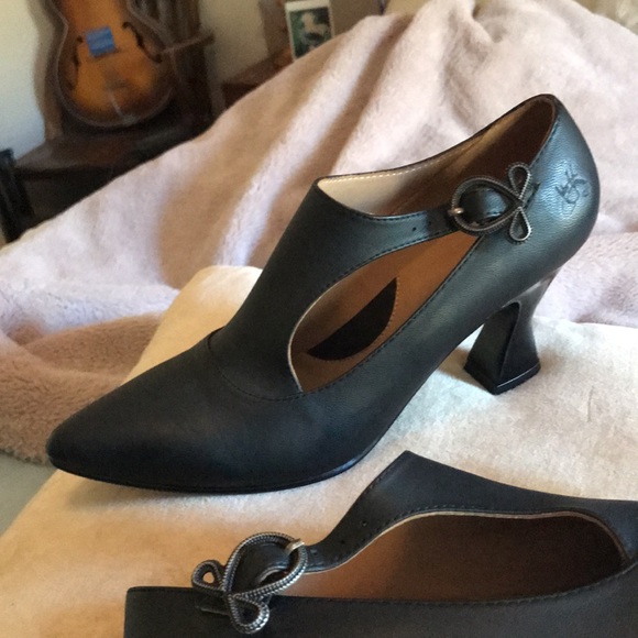John Fluevog | Shoes | John Fluevog Darla Black Leather Buckled Heels ...